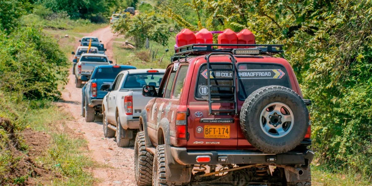 Comparativa Off-Road: Jeep Wrangler Rubicon vs. Land Rover Defender vs ...