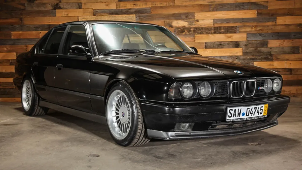 BMW M5 E34: El Clásico Deportivo que Deja Huella