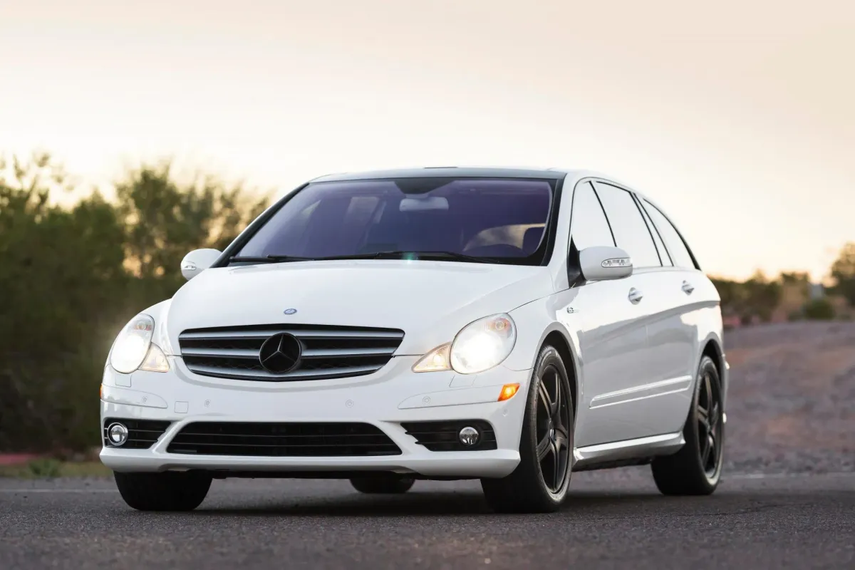 Mercedes R63 AMG: ¡La Minivan Más Potente!