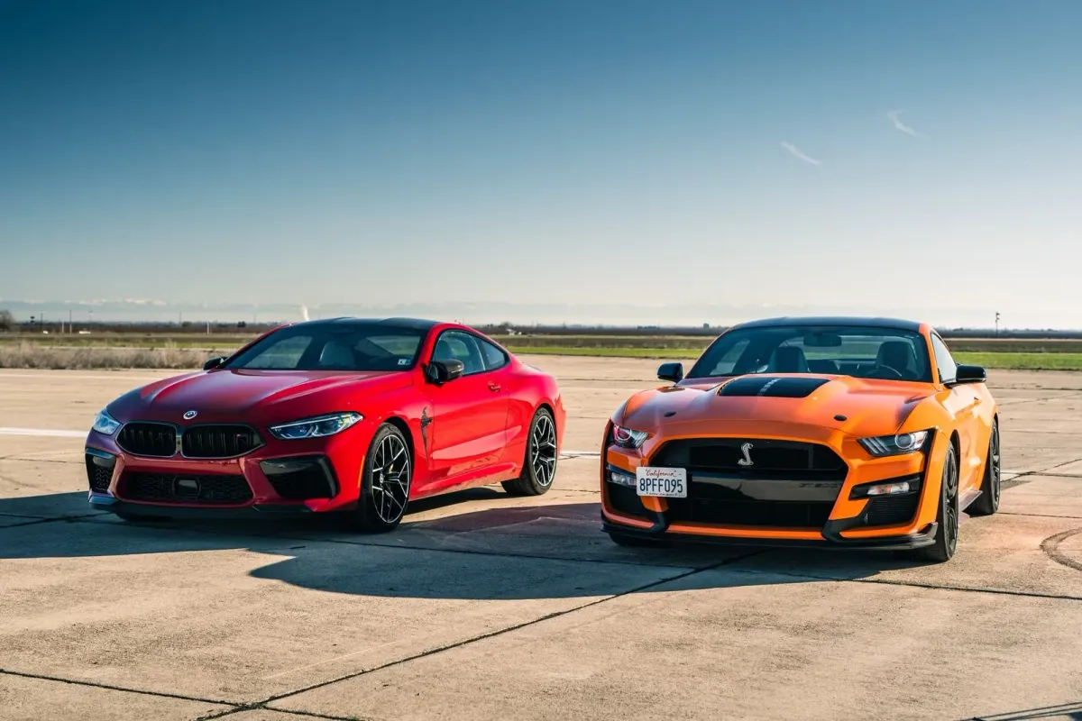 ¡El Ford Mustang CS800 contra el BMW M8: ¿Un duelo de titanes? 🚗💨