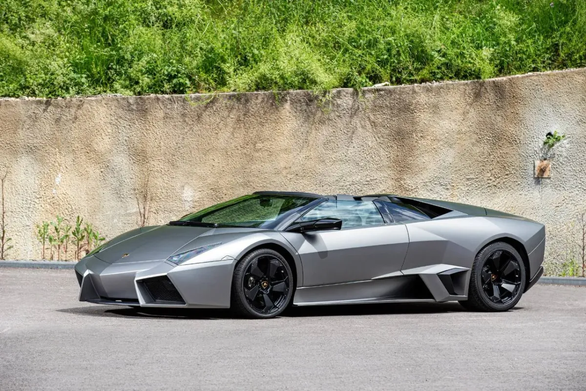 Lamborghini Reventón Roadster 2010: Un Jet de Combate Sobre Ruedas ️🚗