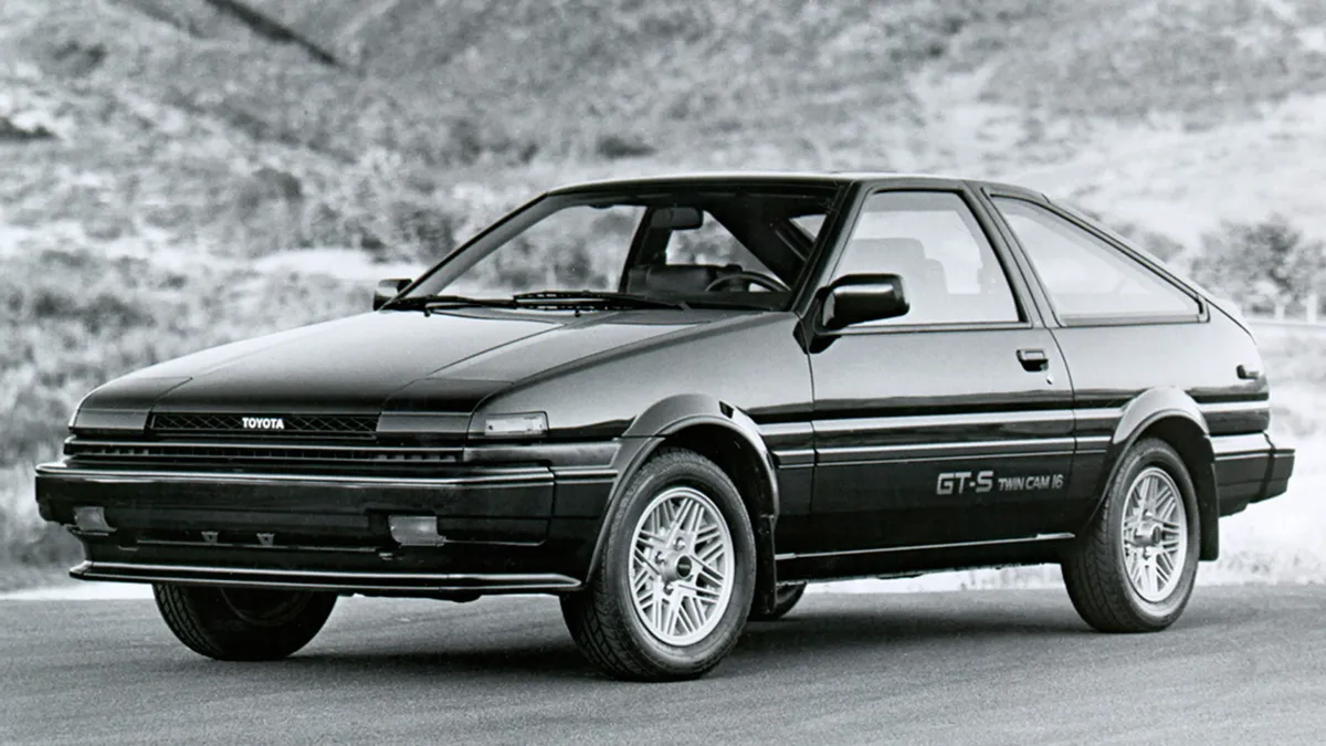 El Legado del Toyota Corolla AE86: ¿Cómo un auto pequeño se convirtió ...