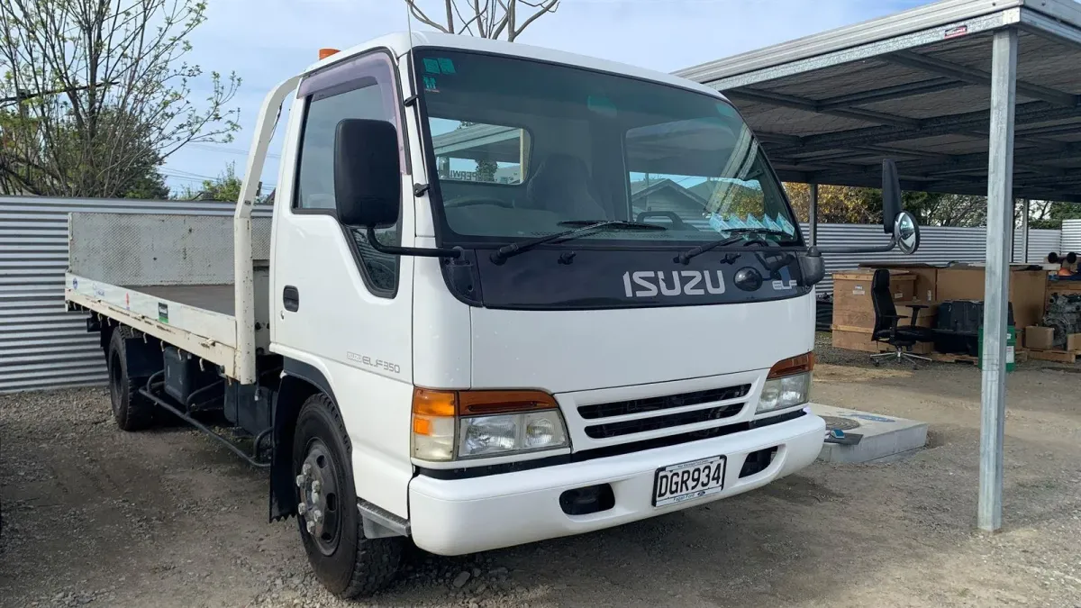 Isuzu ELF 350: Camión Urbano Euro VI de 148 HP