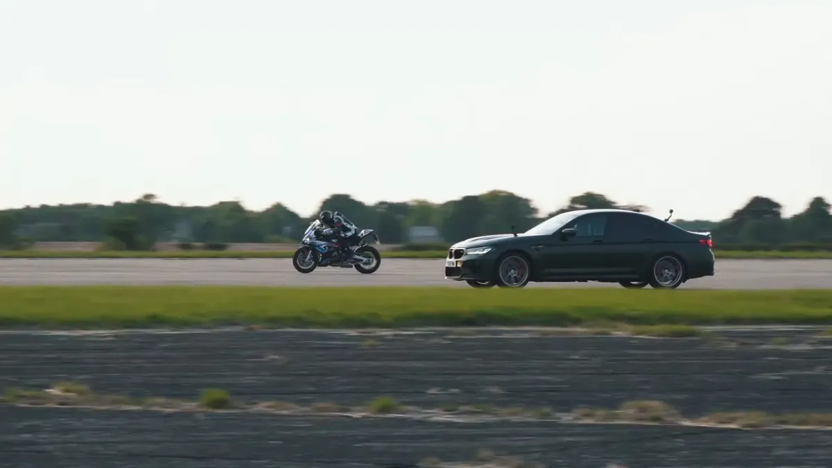 BMW M5 CS vs. BMW M 1000 RR: ¡La Batalla Definitiva! 🏎️💨