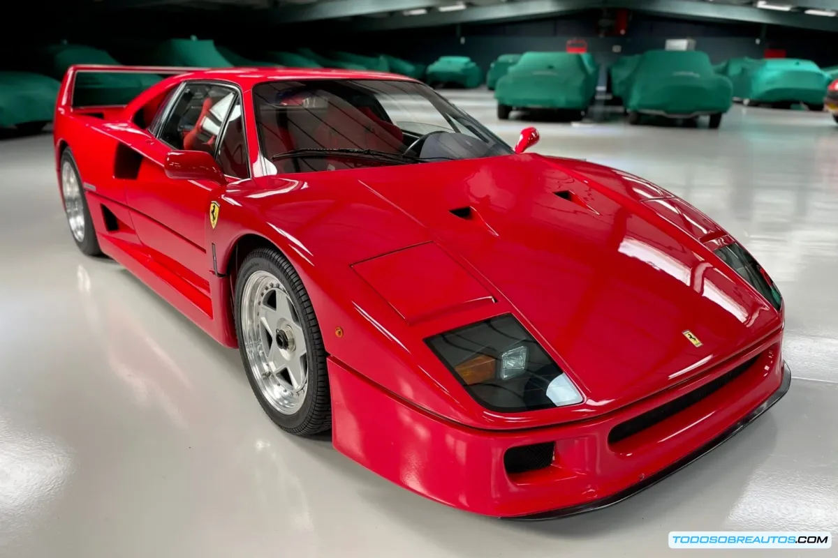 Lewis Hamilton Sueña con el Ferrari F44: ¿El Heredero Moderno del F40?